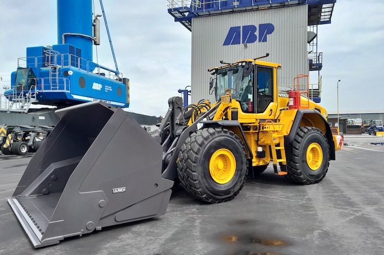 Port of Hull welcomes new Volvo L150H