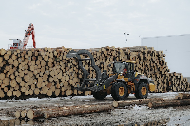 Mantsinen electrifies industrial logistics operations in Finland